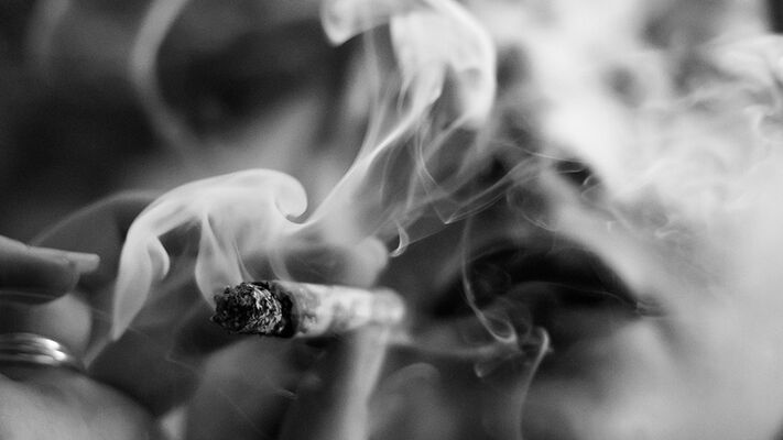 How to Smoke Weed: A Beginner's Guide | LOOKAH